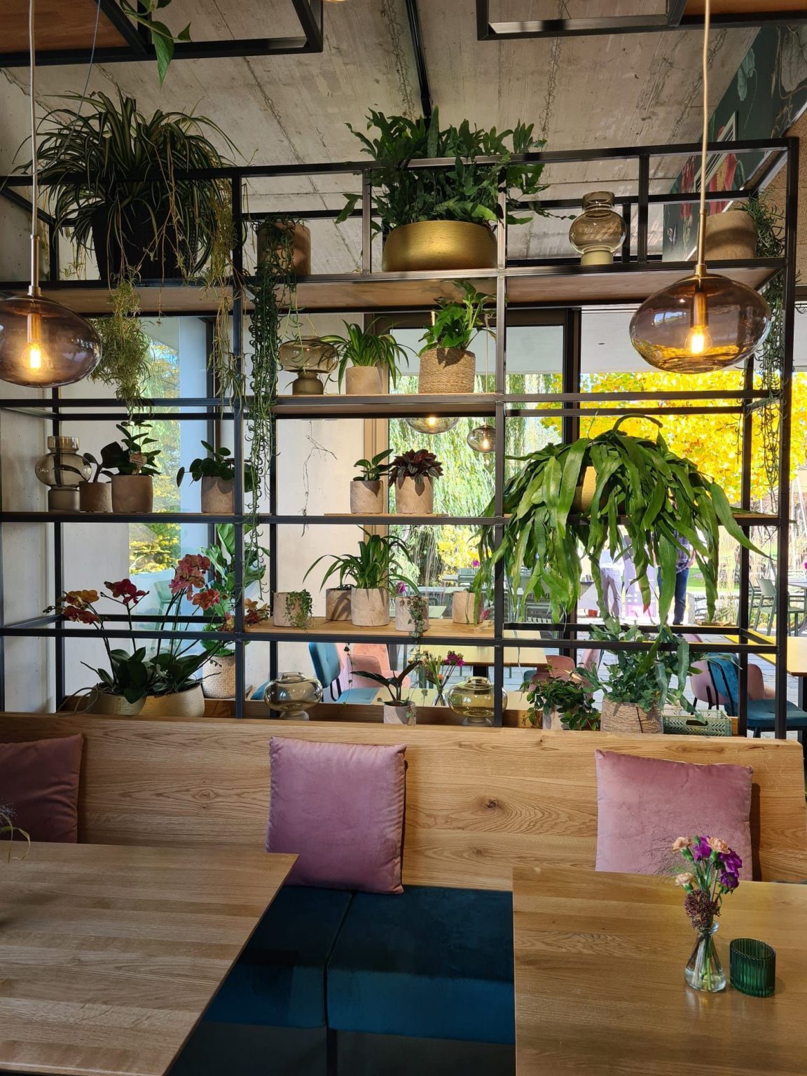 Cafe bloom am Flussufer der Paar in Hohenwart