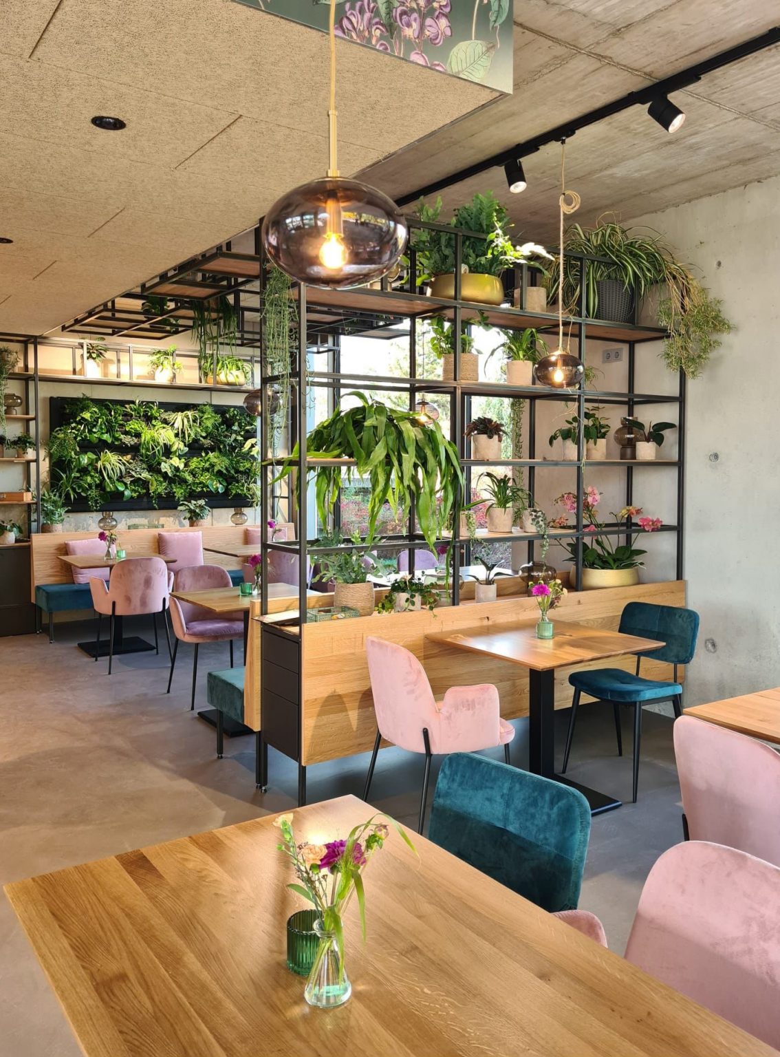 Cafe bloom am Flussufer der Paar in Hohenwart