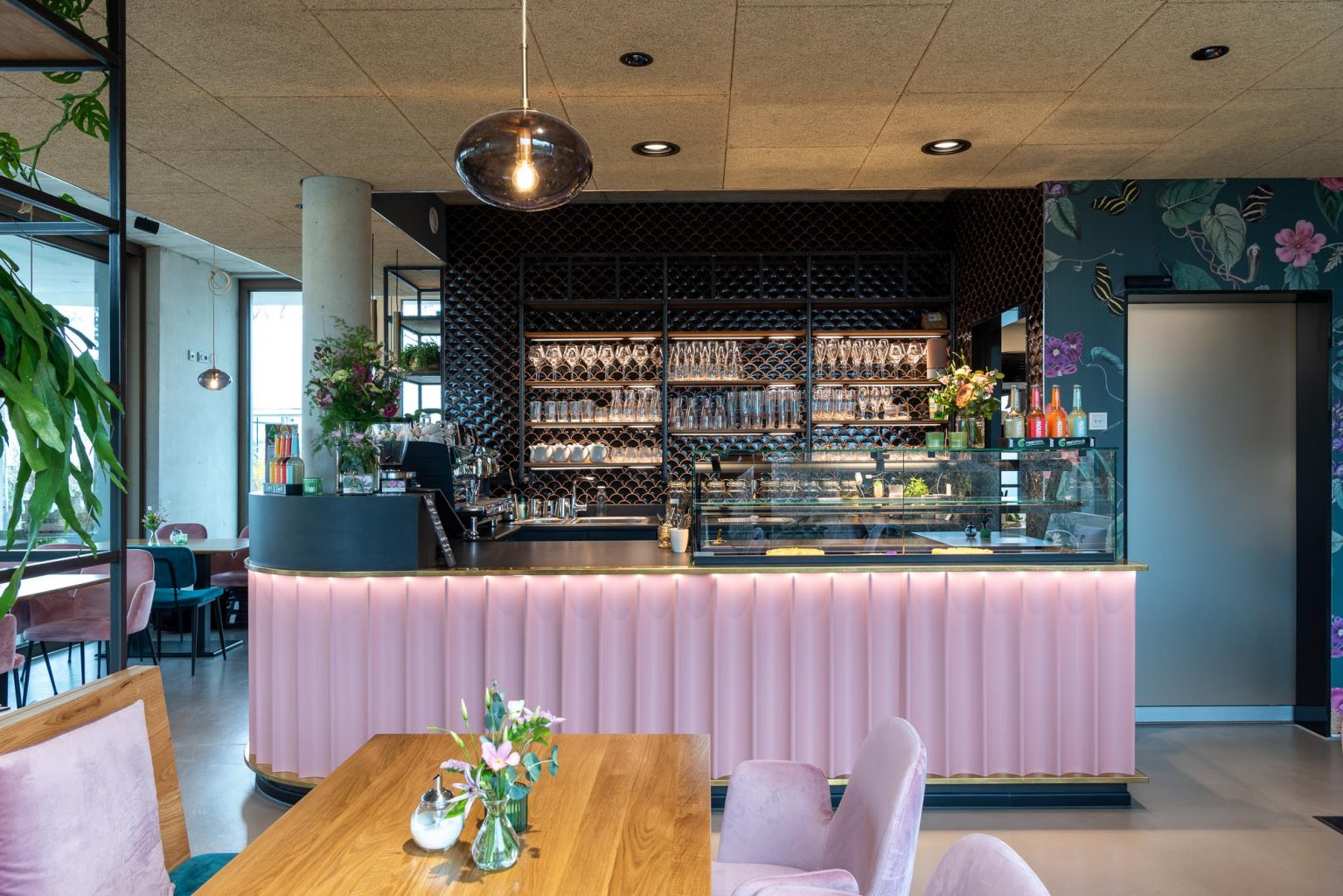 Cafe bloom am Flussufer der Paar in Hohenwart